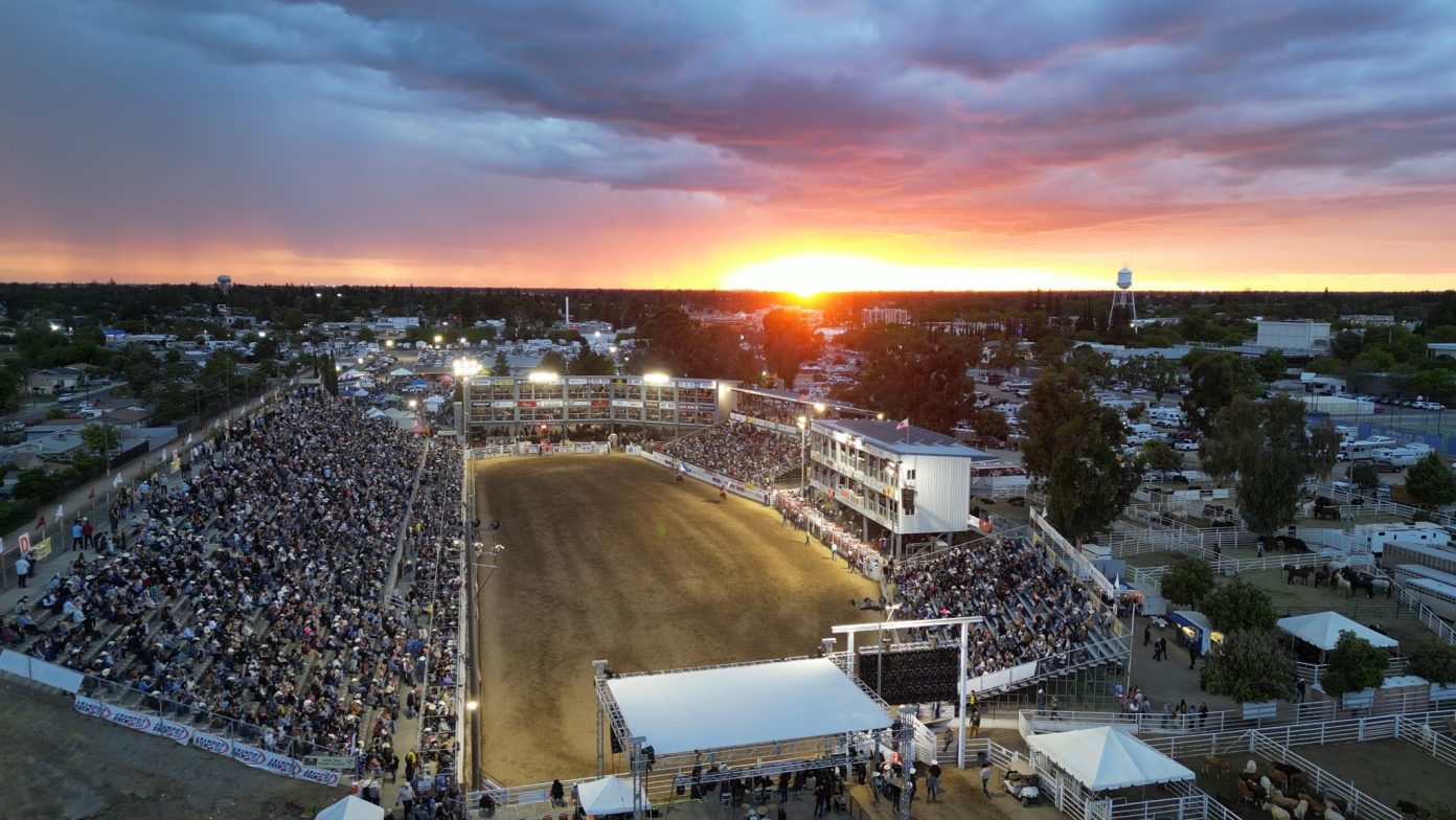 Oklahoma and Arkansas cowboys conquer the coveted Clovis Rodeo ...