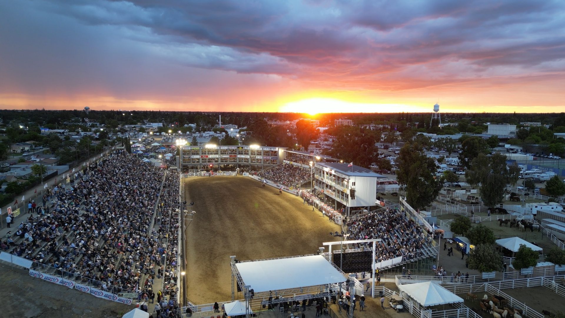 Oklahoma and Arkansas cowboys conquer the coveted Clovis Rodeo ...